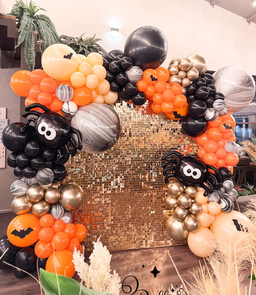 Halloween Backdrop & Balloon Garland with Spiders – Balloon Decorations ...