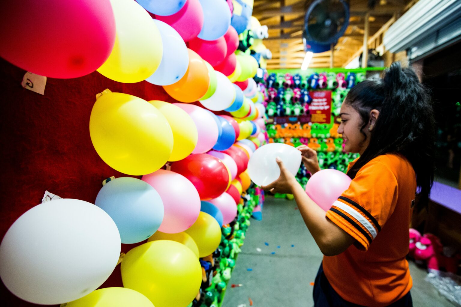 DIY or Hire? Choosing the Right Balloon Decorator – Balloon Decorations ...